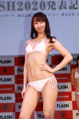 ミスFLASH2020審査員特別賞にガールズバンドのボーカル・日野アリス 9頭身のスタイルでアーティストとグラビアとの二刀流 9枚目 | ニュース画像 | Deview-デビュー