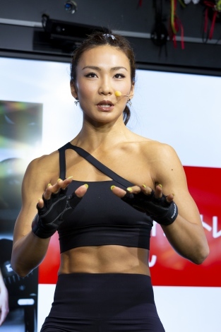 クロスフィットトレーナーAYA、美ボディの陰にスーパーヒーローの影響「バットマンのトレーニングを真似することも」 4枚目 | ニュース画像 ...