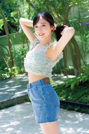 AKB48の絶対的エース・小栗有以、『FLASH』表紙＆グラビア登場 デビュー10周年のメモリアルイヤーも夏らしく爽やかに | ニュース画像 | Deview-デビュー