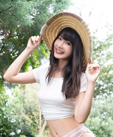 “くびれスト”川崎あや、『FLASH』史上初の表裏W表紙＆12ページグラビア 「『ミスFLASH2016』の過酷なオーディションを頑張って本当に良かった」 | ニュース | Deview-デビュー