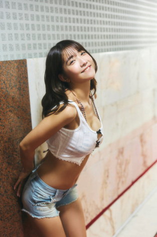 アイドルグループ#2i2・天羽希純、目隠し手錠の攻めた衣装でグラビア「フェチ系満載」 | ニュース | Deview-デビュー