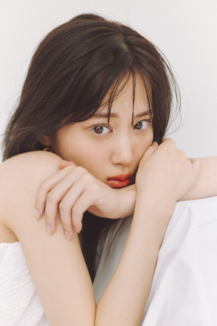 山下美月、赤のキャミワンピースで夏ムード全開 イメージモデル務めるRESEXXY 2024 SUMMER新ビジュアル公開 8枚目 | ニュース画像 | Deview-デビュー