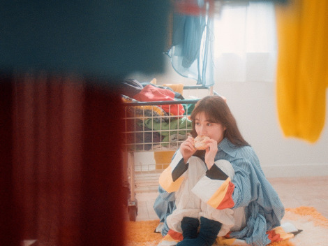 生田絵梨花、洗濯機を眺めながら作った自作曲『Laundry』のMV公開＆音源先行配信 2枚目 | ニュース画像 | Deview-デビュー