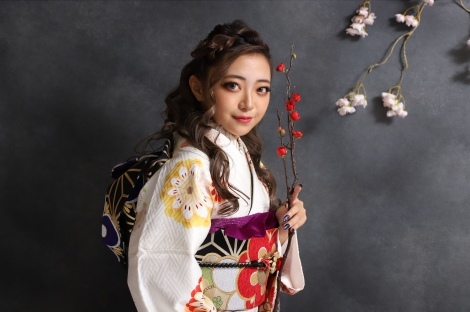 『Stamaga☆Fille』 専属モデルのまなみちょぱ（高橋愛美）『#振袖gram』2023年CMモデルに抜擢 3枚目 | ニュース画像 | Deview-デビュー