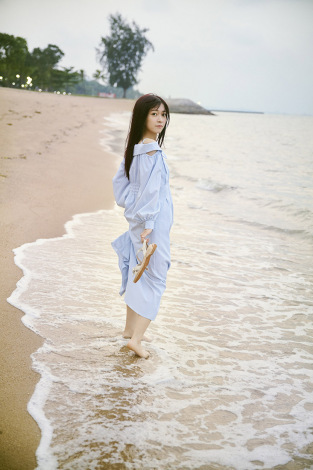 『ラブライブ！』声優・鈴原希実、1st写真集で美しい背中を大胆披露「私からみなさんへの愛が届け！」 10枚目 | ニュース画像 | Deview-デビュー