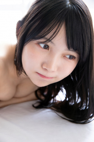 身長154cmの俳優・雪村花鈴、アイドルの自分を脱ぎ捨てた1st写真集『雪にとろける。』発売決定「10年越しに夢が叶った」 3枚目 | ニュース画像 | Deview-デビュー