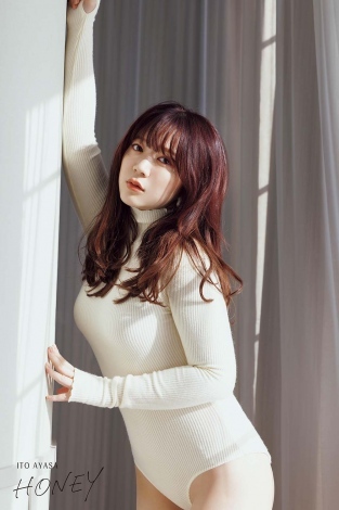 アニメ『もういっぽん！』主演声優・伊藤彩沙、2nd写真集『HONEY』発売「私自身“写真集オタク”なので、皆さんに自信をもってお届けします」 | ニュース画像 | Deview-デビュー