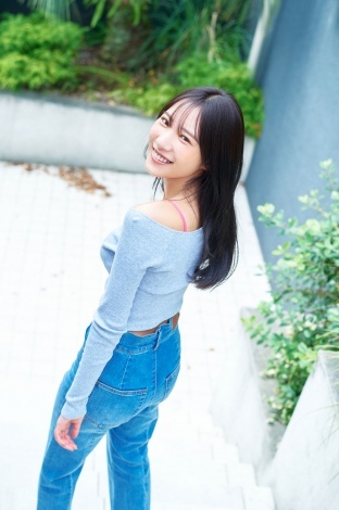 “アイドル史上最強BODY”横野すみれ、『FLASH』1年半ぶり3度目の表紙で見せた成長 | ニュース | Deview-デビュー