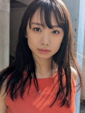 身長173cm、9頭身の相沢菜々子、初漫画誌単独表紙で軟体美ボディを披露 | ニュース | Deview-デビュー