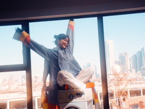 生田絵梨花、洗濯機を眺めながら作った自作曲『Laundry』のMV公開＆音源先行配信 4枚目 | ニュース画像 | Deview-デビュー