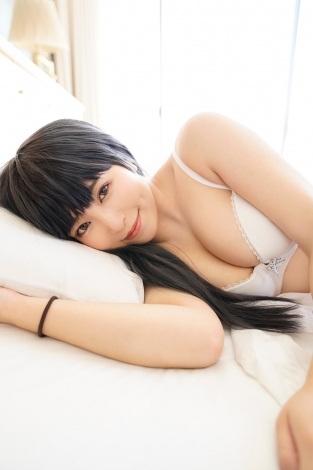 『小悪魔ageha』編集長・百瀬りえ、コラボコスプレでヤンマガ表紙に登場「作る側にもいるからこそ、表に立てる機会の素晴らしさを実感」 2枚目 | ニュース画像 | Deview-デビュー