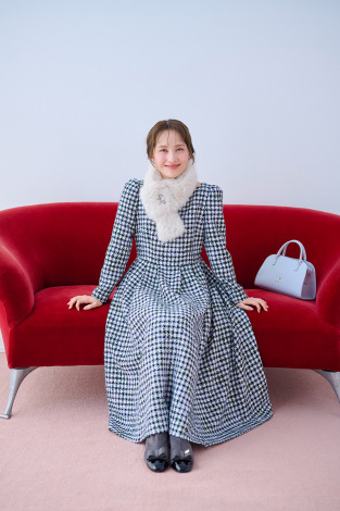 百田夏菜子が“ロマンティック・モダン”な最旬コーデを着こなす、『TOCCA』2025年秋冬コレクションのイメージモデルに就任 4枚目 | ニュース画像 | Deview-デビュー