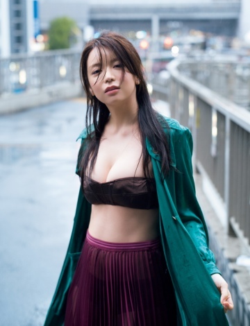 仲村美海、『FRIDAY』初登場 どしゃ降りの撮影も「女優感を引き出していただいた」 2枚目 | ニュース画像 | Deview-デビュー