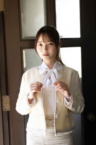 舞台「リコリス・リコイル」出演の新谷姫加、令嬢がテーマのグラビアで魅せる美ボディ 2枚目 | ニュース画像 | Deview-デビュー