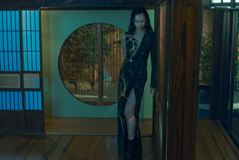 ミス・ユニバース日本代表・橋本佳央理、世界大会の事前審査面接にて、Fumikaデザイナーによる栃木の伝統工芸の着物を再生したジャケットを着用 2枚目 | ニュース画像 | Deview-デビュー