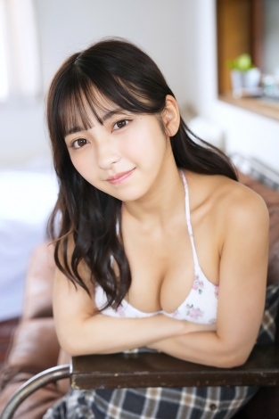 身長149cmのミニマムグラマー・十味、『BOMB』表紙＆グラビア撮影でハプニング「胸を張ったら大爆発」 3枚目 | ニュース画像 | Deview-デビュー