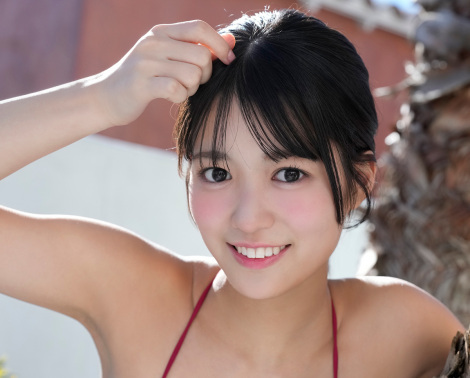 #Mooove!の赤色担当・赤間四季、『週プレ』で見せる成長したグラビア「大人な撮影になったかな」 | ニュース | Deview-デビュー