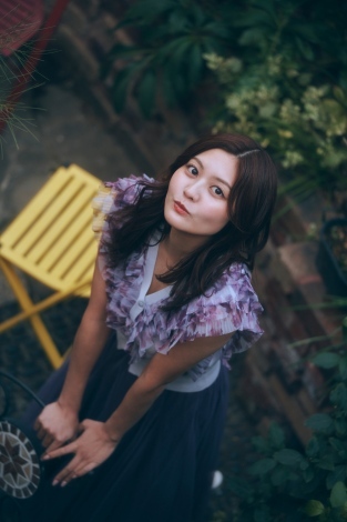 身長168cmの美スタイルを持つ「ふらの観光親善大使」林ゆめ、多彩な衣装のグラビアに感激「鮮やかな色で溢れている」 | ニュース | Deview-デビュー