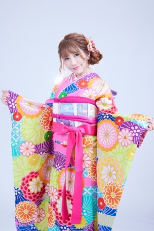 ベストボディジャパン3冠の桜木ひな、#振袖gramのカタログで振袖姿披露 2枚目 | ニュース画像 | Deview-デビュー