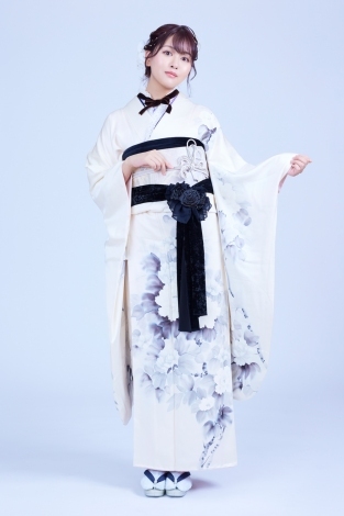 “美しいのに攻める23歳”グラビアアイドル・下村明香、『#振袖gram』カタログで振袖姿披露 2枚目 | ニュース画像 | Deview-デビュー