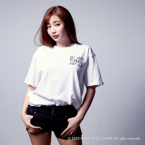 グラビアモデル、女優として活躍するあべみほ、ロックがコンセプトのTシャツブランド『HARD ROCK JUNKIE』初代イメージモデル就任 2枚目 | ニュース画像 | Deview-デビュー