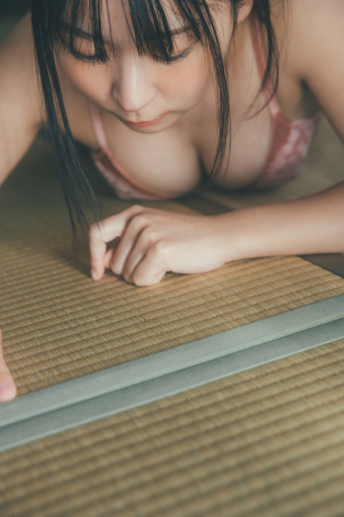 にゃんこスター・アンゴラ村長、初の紙の写真集で本格グラビア挑戦 前作から「152センチ、51キロ」とより標準体型に近づく 6枚目 | ニュース画像 | Deview-デビュー