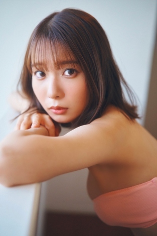 #2i2・奥ゆい、エプロングラビア披露「奥さんと大結婚しましょう」 2枚目 | ニュース画像 | Deview-デビュー