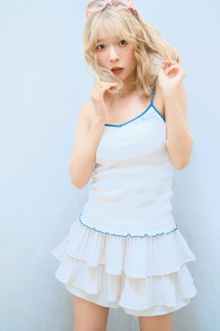 #2i2奥ゆい、金髪アジアギャルで派手めグラビア「テンションがすごく上がりました」 3枚目 | ニュース画像 | Deview-デビュー