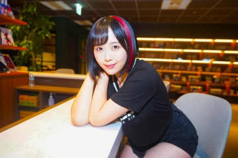 声優・バイクYouTuberの夜道 雪、過去最大露出の2nd写真集リリース「想像以上に分厚い！私のグラビアの集大成」 | ニュース | Deview-デビュー