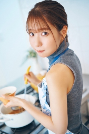 #2i2・奥ゆい、エプロングラビア披露「奥さんと大結婚しましょう」 | ニュース | Deview-デビュー