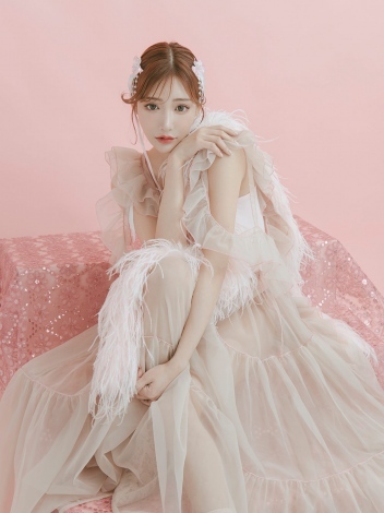 明日花キララとレギュラーモデルが桃色の中華ファンタジーを表現 濃密な美の情報誌『PECHE 004』予約スタート | ニュース | Deview-デビュー