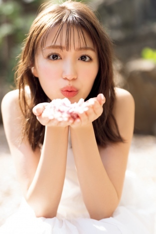 「non-no」専属モデル・香音、地上波連ドラ初主演の21歳がグラビアで見せる爽やかな姿 | ニュース画像 | Deview-デビュー