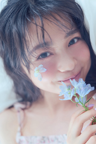 non-no専属モデル・林芽亜里、20歳の誕生日に10周年記念カレンダーフォトブック発売 “ガーリーの神様”がラストティーンに見せる表現力 2枚目 | ニュース画像 | Deview-デビュー