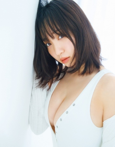 コスプレイヤー・伊織もえ、パーフェクトな色白美ボディで誘惑 魅力凝縮の「FRIDAY」表紙＆巻頭グラビア 2枚目 | ニュース画像 | Deview-デビュー