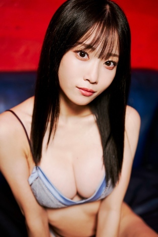 身長145cmの岸みゆ、大人っぽいスタイルでギャップグラビア披露「こういうのもできるんだぞ」 3枚目 | ニュース画像 | Deview-デビュー