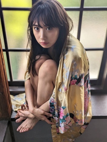 身長173cm 9頭身美ボディ軟体モデル・相沢菜々子、『ヤングキング』表紙再登場「全身のカットが多く迫力があるかな」 | ニュース | Deview-デビュー