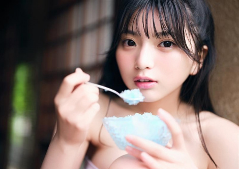 身長148cmの道産子美ボディ・姫野ひなの、『スピリッツ』で人生初表紙「普通の学生だった私がコンビニや本屋さんに並んでるって…」 | ニュース | Deview-デビュー