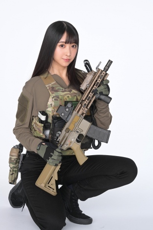 身長170cm 9頭身・真島なおみ、『アームズ・マガジン』表紙でフル装備「フィールドでサバゲーがしてみたい」 5枚目 | ニュース画像 | Deview-デビュー