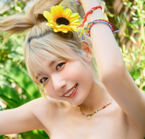 #2i2奥ゆい、金髪アジアギャルで派手めグラビア「テンションがすごく上がりました」 | ニュース画像 | Deview-デビュー