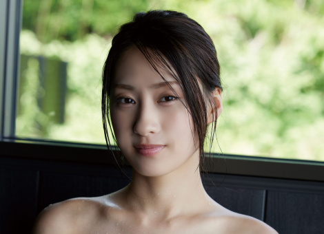 令和最強のメリハリボディ・澄田綾乃、レトロな洋館で美ボディを大胆披露 4枚目 | ニュース画像 | Deview-デビュー