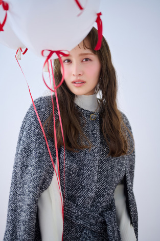 百田夏菜子が“ロマンティック・モダン”な最旬コーデを着こなす、『TOCCA』2025年秋冬コレクションのイメージモデルに就任 8枚目 | ニュース画像 | Deview-デビュー