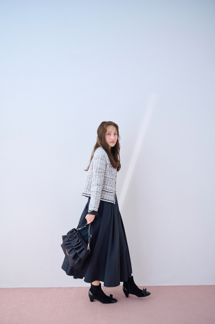 百田夏菜子が“ロマンティック・モダン”な最旬コーデを着こなす、『TOCCA』2025年秋冬コレクションのイメージモデルに就任 7枚目 | ニュース画像 | Deview-デビュー