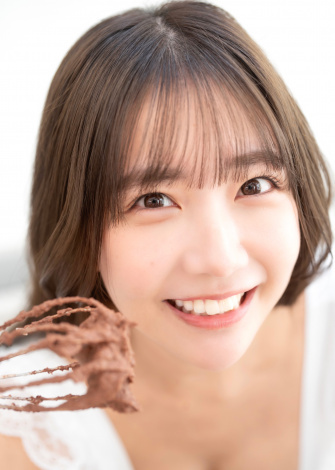 #2i2・天羽希純、バレンタインがテーマのグラビア登場「フェチを全開にしてしまった」 | ニュース | Deview-デビュー