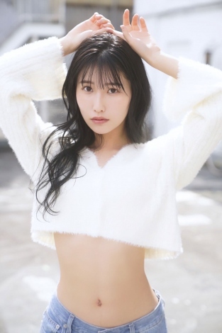 #2i2・森嶋あんり、『ヤングガンガン』初登場 白いつやつや肌と美くびれで魅せる | ニュース | Deview-デビュー