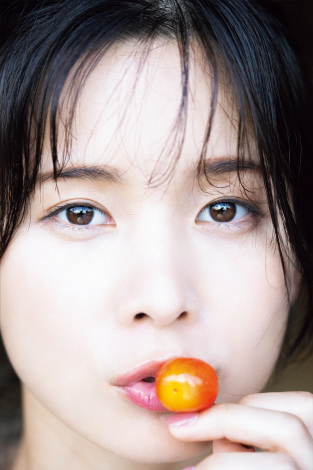 身長167cm、週5勤務の現役看護師グラドル・真田まこと、30歳の初写真集で迫力美ボディを公開 2枚目 | ニュース画像 | Deview-デビュー