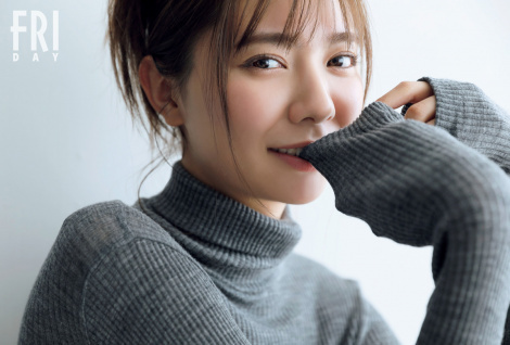 川津明日香、『FRIDAY』初登場で透明感あふれる研ぎ澄まされたスレンダーボディ公開 表紙・巻頭10ページ・43分のメイキングDVDで大特集 | ニュース | Deview-デビュー