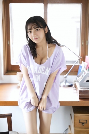 身長149cmのミニマムグラマー・十味、『BOMB』表紙＆グラビア撮影でハプニング「胸を張ったら大爆発」 4枚目 | ニュース画像 | Deview-デビュー