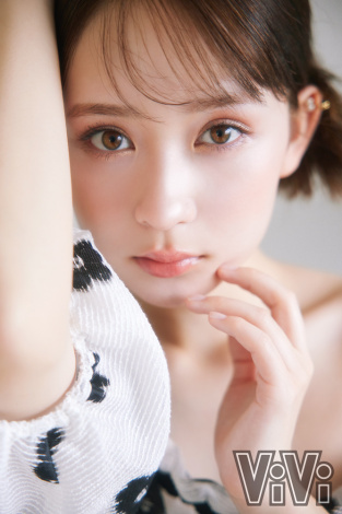 畑芽育、透き通るような“透明感”の秘密を大公開『ViVi』6月号に登場 「FRUITS ZIPPER」鎮西寿々歌はフルーツメイクで三変化 | ニュース | Deview-デビュー